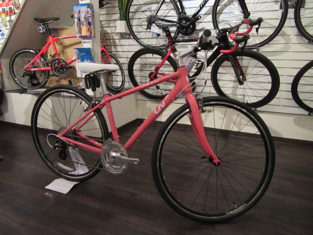 女の子は可愛さだけじゃない!! 走れるピュアクロスバイク2017 GIANT LIV ESCAPE R3w（ジャイアント リブ エスケープ ...